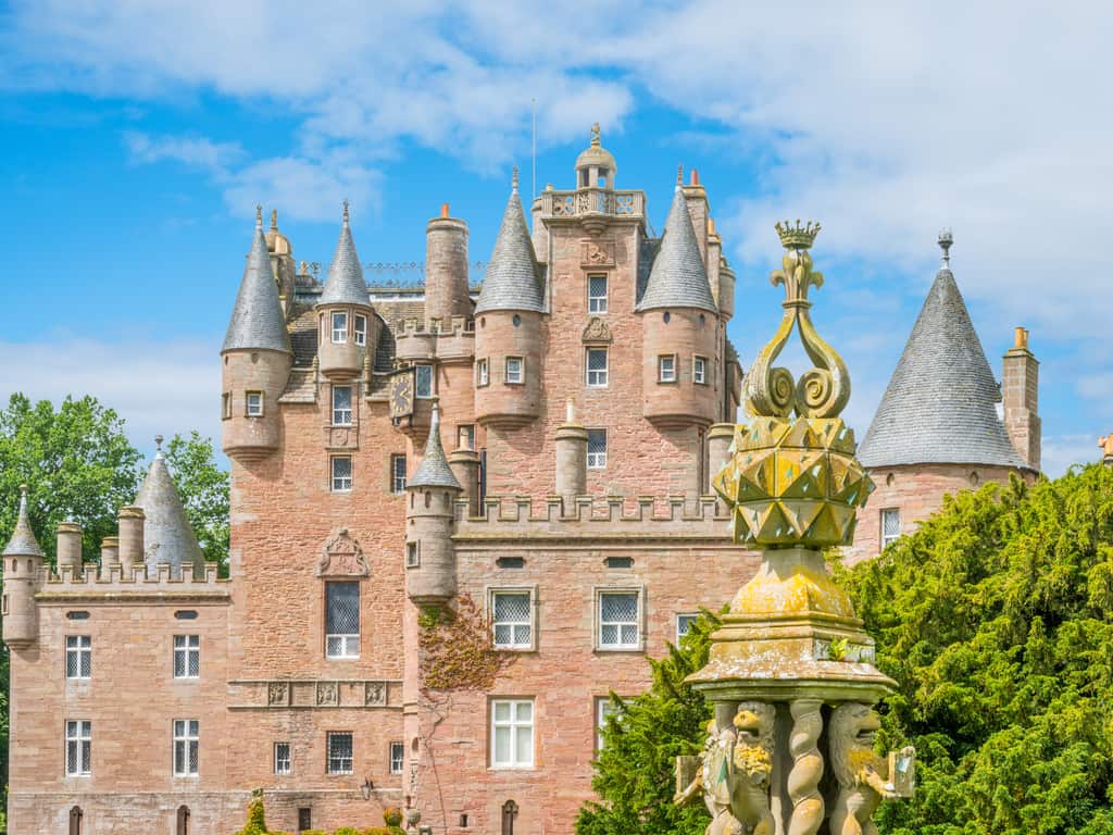 Glamis Castle: Gorgeous Fairytale Castle Connected With Macbeth ...